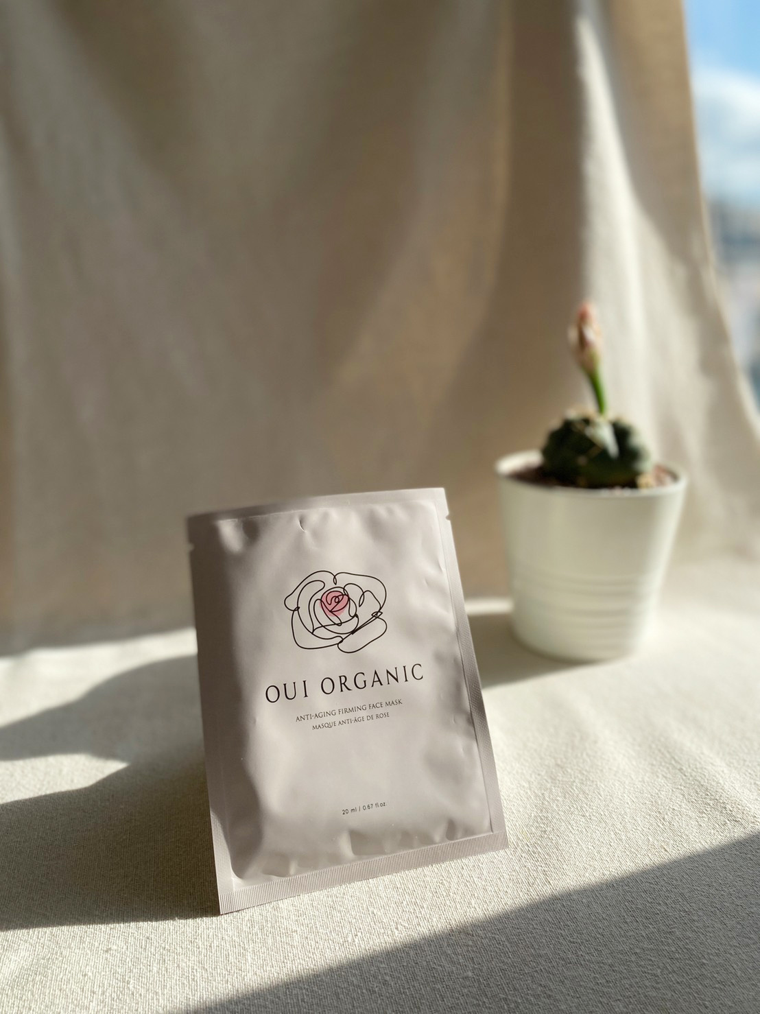 乘載著滿滿玫瑰精萃，面膜輕薄又服貼 | 唯有機 We Organic